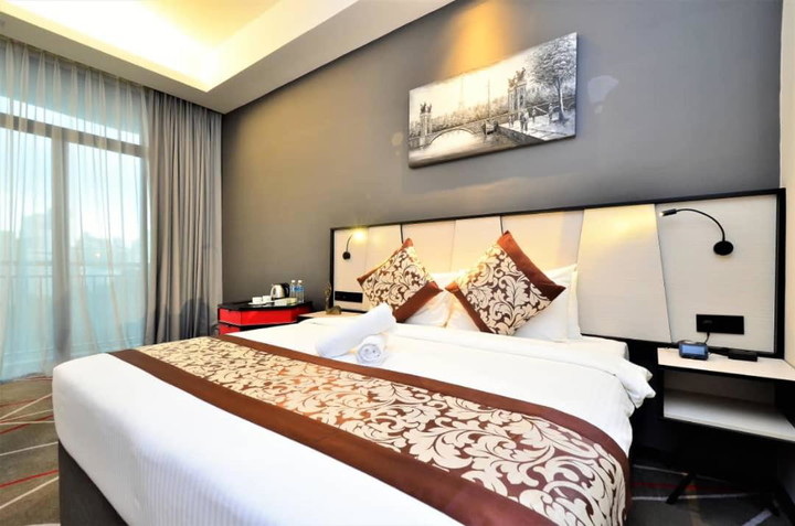 Red M101 Dang Wangi By Oak Tree - Puchong