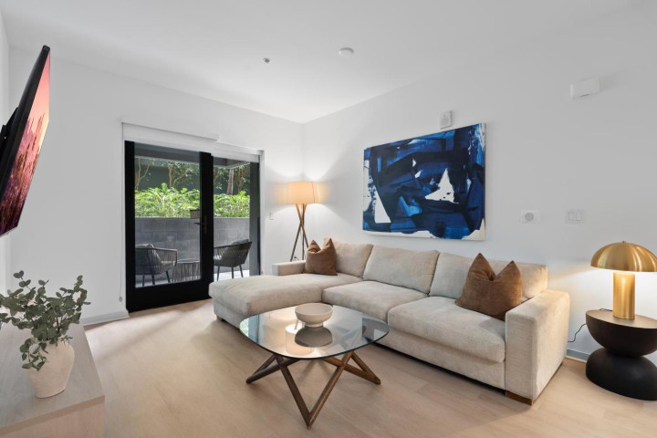 Modern 2br In Hollywood With Pool, Gym & Balcony - Los Ángeles