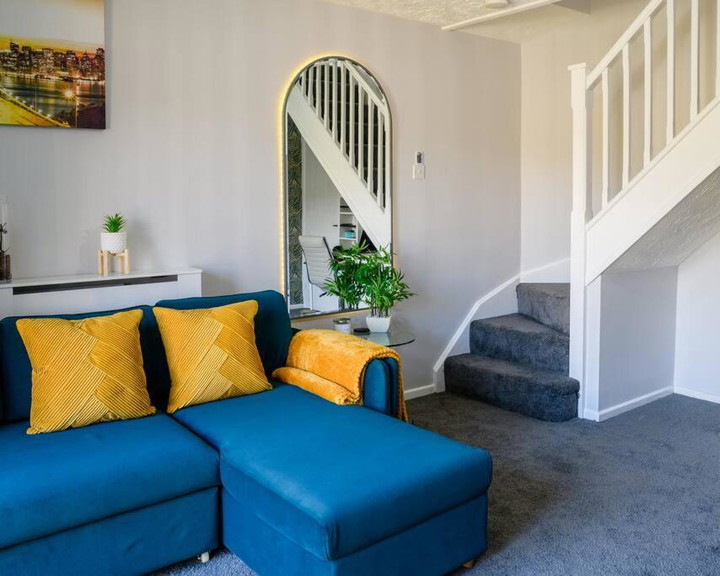Stylish Two-bed House Birmingham With Parking - Solihull