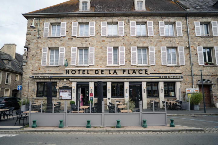Logis -Hotel & Restaurant De La Place - Villers-Bocage