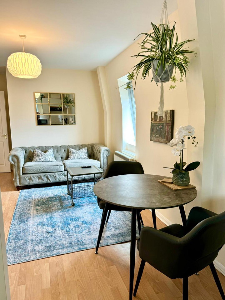 Stylish Spacious 1 Bed Flat - Burford, UK
