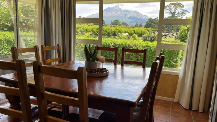 Mount Taranaki Basecamp 4br Farmhouse & Games Room - Stratford, New Zealand