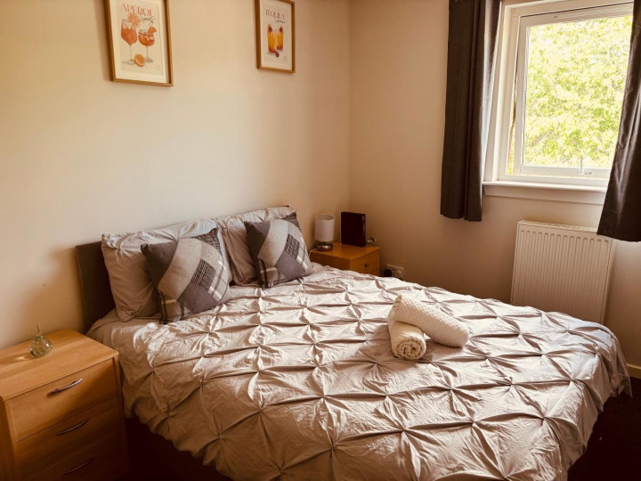 Three Bedroom House - Edinburgh