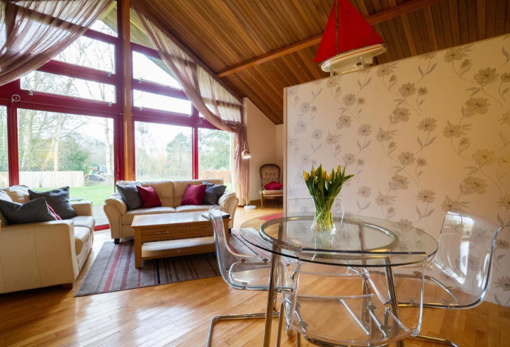 Surlingham Lodge Studio Large Family Cottage - Norfolk