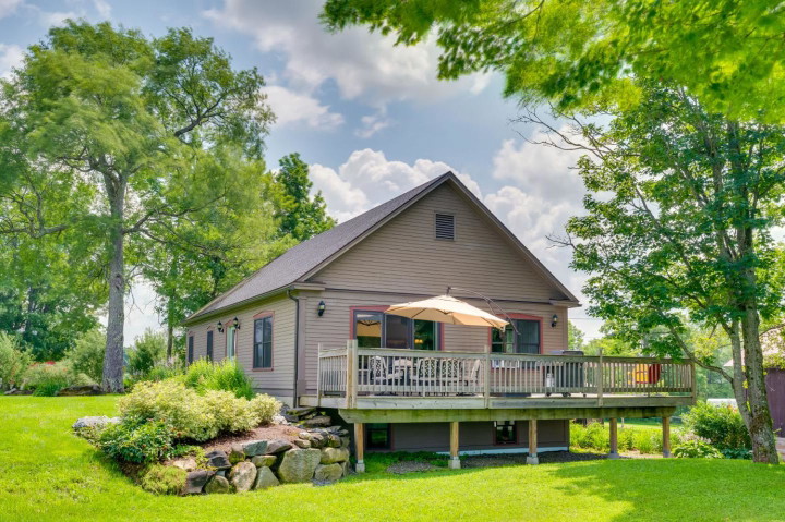On-site Vast Hiking Trail: Hardwick Farmhouse! - Vermont