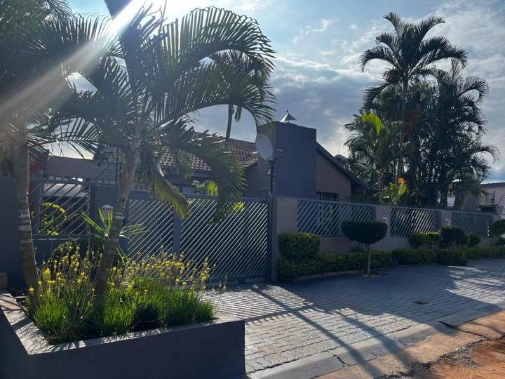 Guesthouse At 543 - 