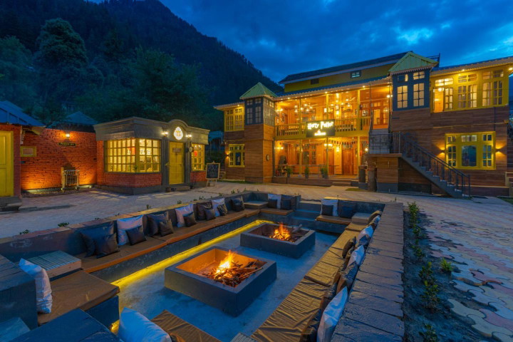 Whoopers Boutique Kasol - Harry Potter Themed - Kasol