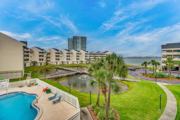 Remodeled Condo With Bay Views Pool Fishing Pier & Easy Beach Access - Pensacola Beach, FL