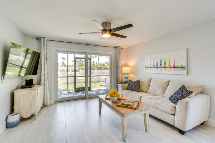 Walk To Beach: Condo W/ Pool & Patio In Sarasota! - Siesta Key, FL
