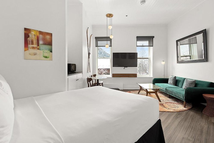Independence Square 202, Hotel Room Over-looking The Mall And Aspen Mountain - Aspen, CO