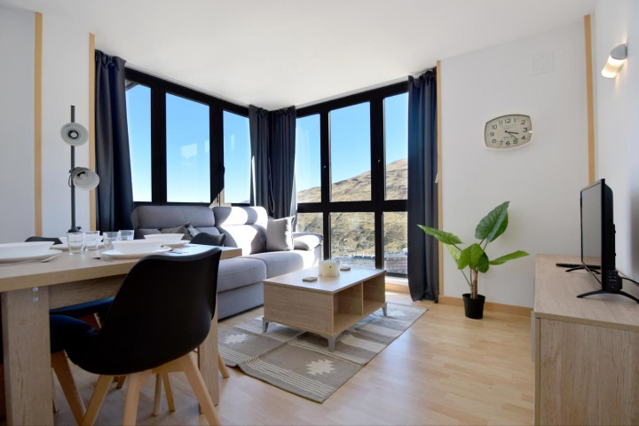 Lux Isard "Acceso Directo A Pistas" - El Pas de la Casa, Andorra