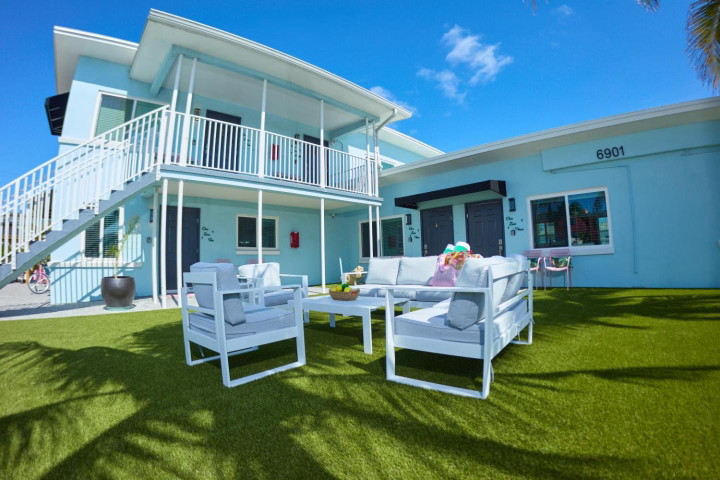 The Pearl Cabana Club - St. Pete Beach, FL