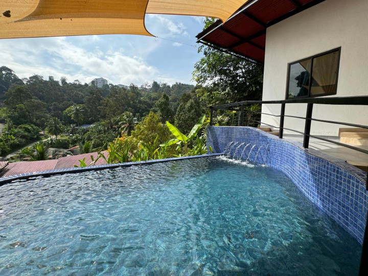 Hillside Red Cabin - Petaling Jaya