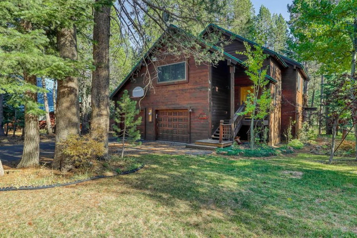 Tastefully-updated, Classic Tahoe Family Home - Truckee, CA