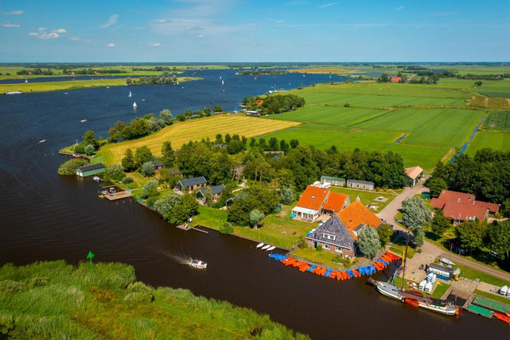 Het Voorhuis, Group Accommodation On The Frisian Lakes - Heerenveen