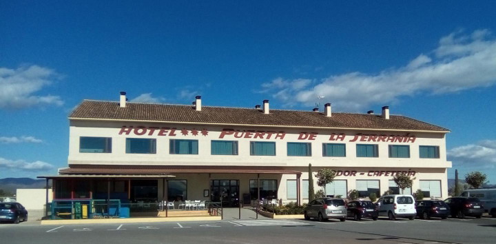 Hotel Puerta De La Serrania - Vilamarxant