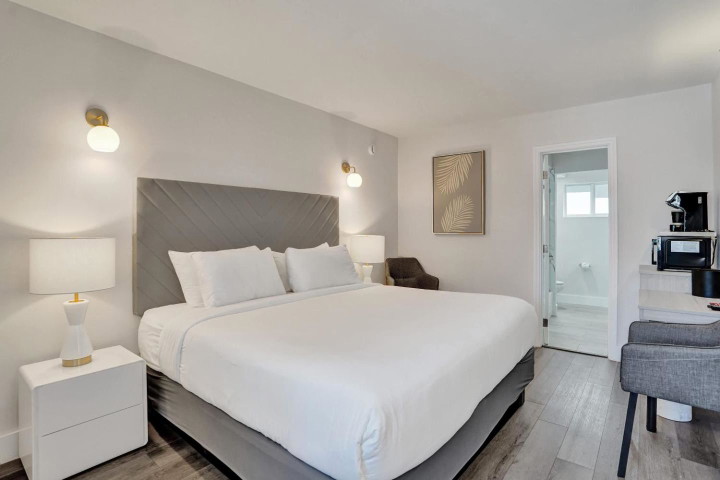 Ocean Blvd King Suite At Botanica - Lauderdale-by-the-Sea, FL