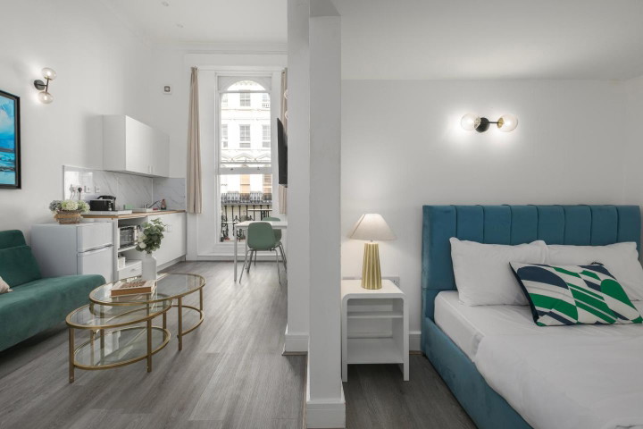 Chic Kensington Suite - Brentford