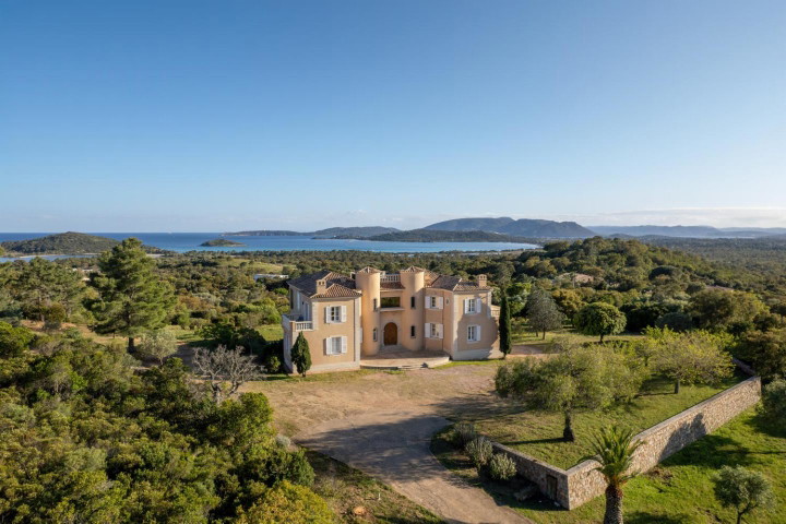 Château Di Cardiccia A Luxury 7-bedroom Villa With Air Conditioning - Porto-Vecchio