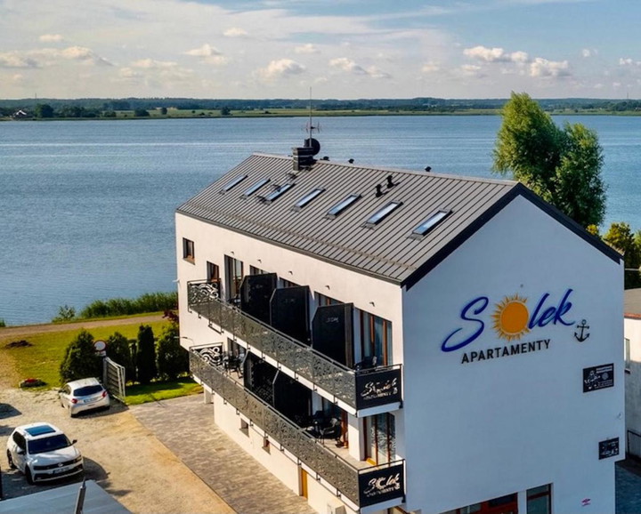 Solek, Apartamenty Hotelowe I Pokoje Gościnne Ze śNiadaniem, Przyjazne Zwierzętom, Wyjątkowe, Z Widokiem Na Jezioro Jamno I W Bardzo Bliskiej Odległości Od Morza - Mielno