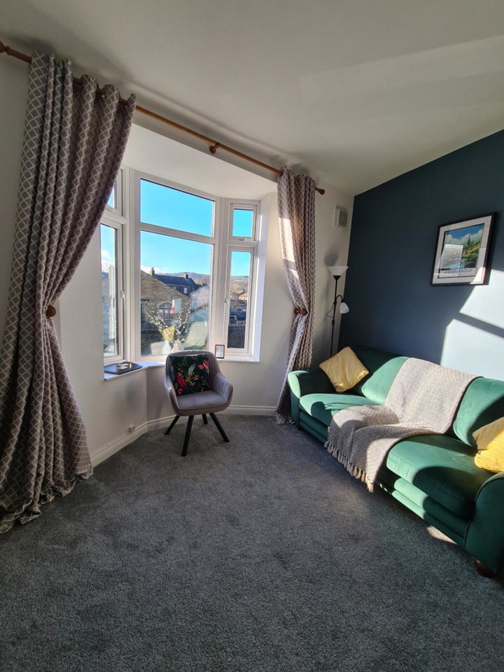Modern River View Mytholmroyd Apartment - Hebden Bridge