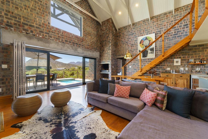 Secure, Luxurious With Lovely Views - Pringle Bay