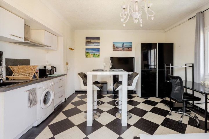 Studio Antibes - 5min Des Plages - Parking Gratuit - Climatisation - Antibes