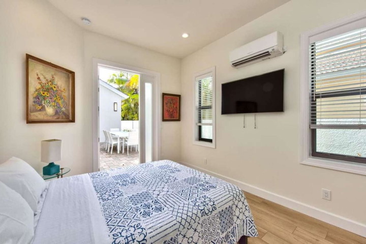 Sorrento Cabana -1 Br, 1 Ba Cabana Near Vanderbilt Beach, Perfect For A Relaxing Beachside Escape! - Bonita Springs, FL