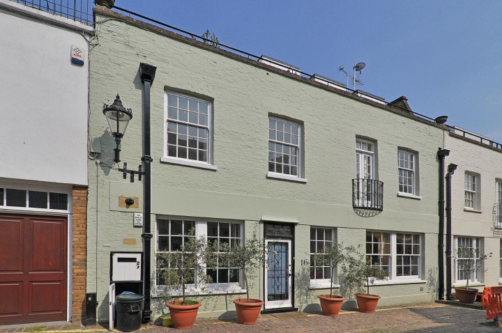 Ennismore Mews - London, UK