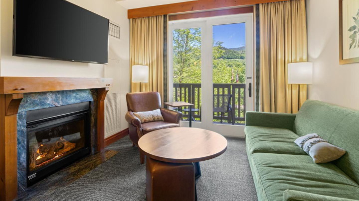 1324a Two Bedroom Spruce Peak Condo Ski In Ski Out Mountainside By Stowe Mountain Rentals - Stowe, VT