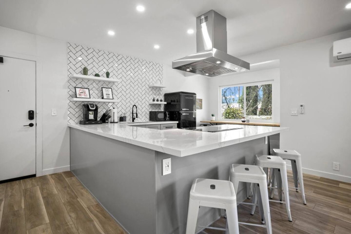 Spacious Apt W/ 2br - City Center - Pasadena, CA