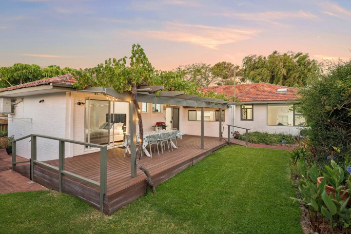 Beach House Family Friendly Enclosed Yard - Rockingham