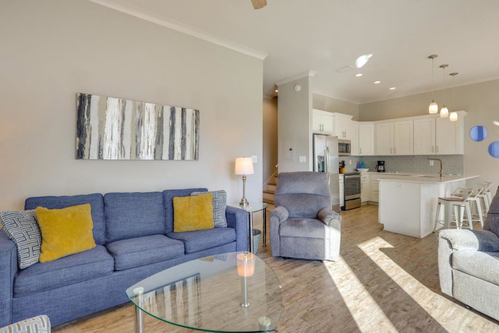 Shared Heated/cooled Pool, 2 Blocks To Beach - Alabama