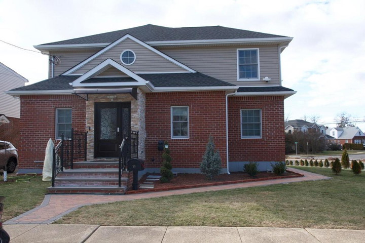 Beautifully Renovated 3-bedroom Guest Stay - Garden City, NY