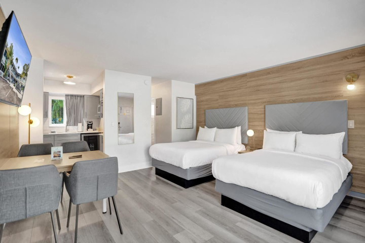 Spacious Two Double Suite With Kitchenette At Ocean Blvd - Fort Lauderdale