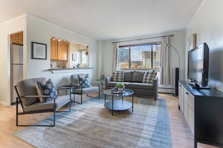 Vibrant Downtown, King Bed, Work Desk & Kitchen - State of Washington