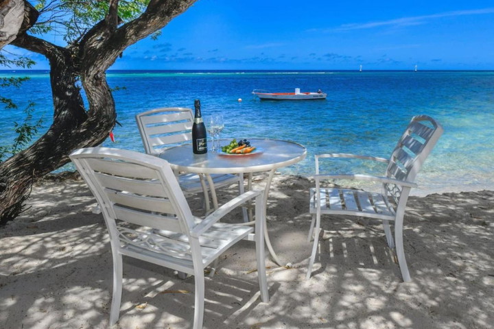 New Renovation - Beachside Two-bedroom Suite - Aruba