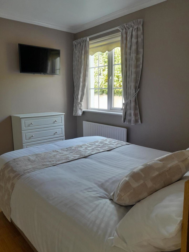 Rest-a-while Across From The Galway Clinic - Claregalway