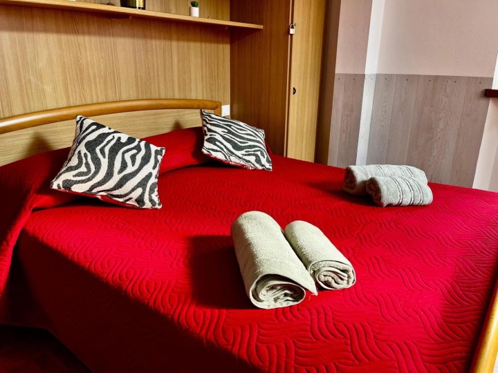 Red Oasis In Center Of Udine - Udine