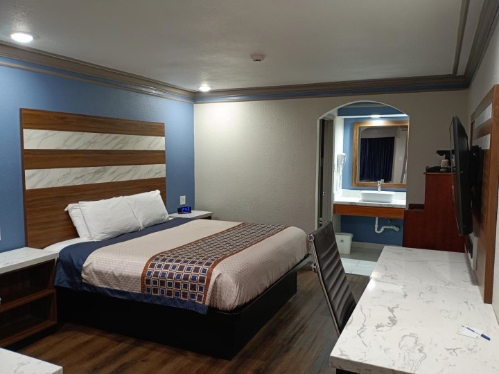 Americas Best Value Inn & Suites-alvin/houston - League City, TX