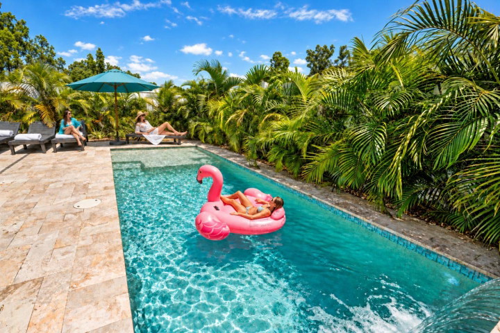 Tropical Disco 70s Disco Lounge And Heated Pool Near St Pete Beach - St. Petersburg, FL