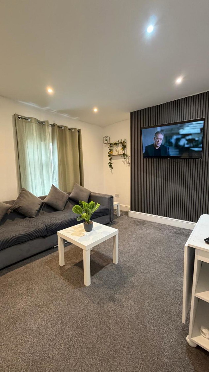 Beach & City Home Near Train & Dining - Formby