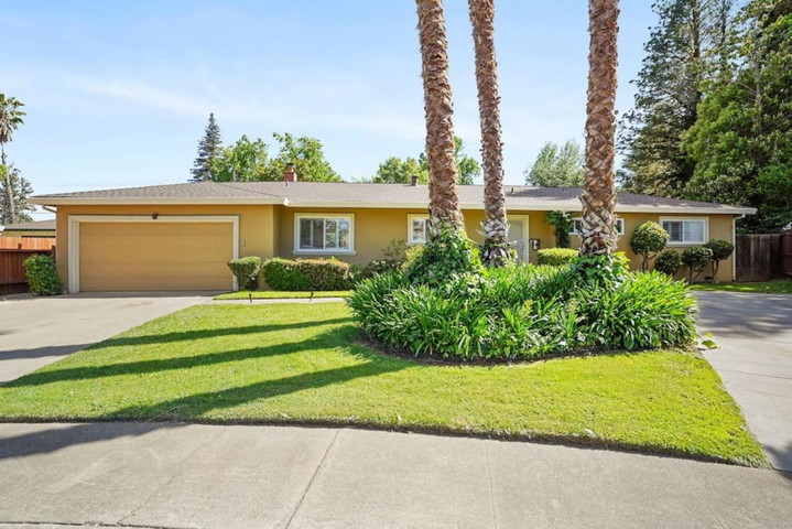 Riverview Huge Yard, Quiet Cul-de-sac, Perfect For Families - Elk Grove, CA