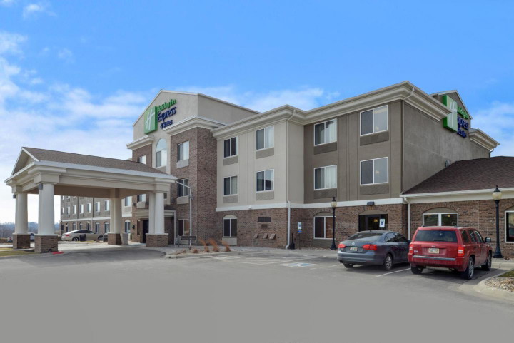 Holiday Inn Express Hotel & Suites Omaha West By Ihg - Omaha, NE