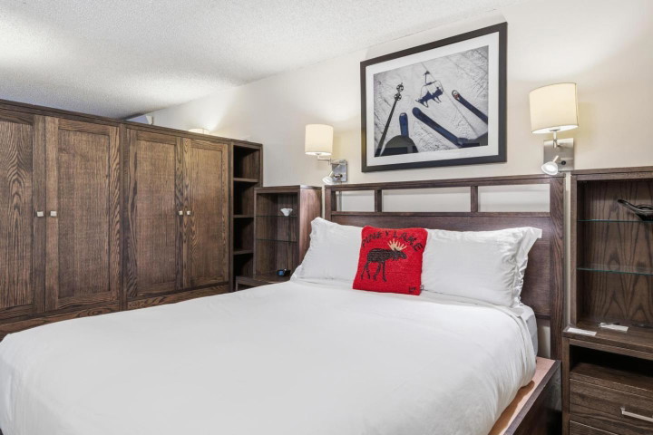 Lift House Lodge, Downtown Lionshead Remodeled Studio Condo - Summit County, CO