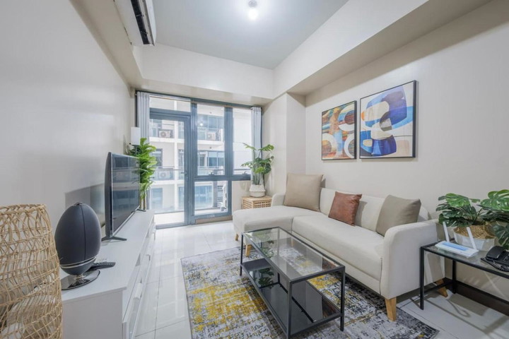 Stayhere Florence 1br Near Venice Mall Mckinley - Taytay
