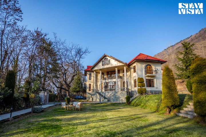 Stayvista's Hampton Grove - 5bhk Villa With Jacuzzi & Garden - Srinagar
