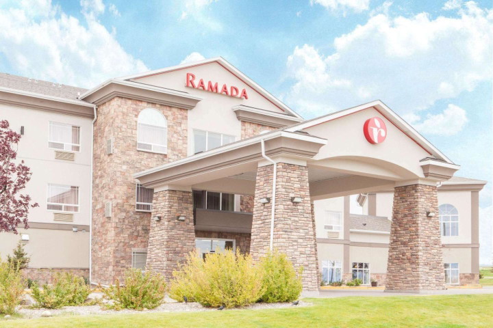 Ramada By Wyndham Pincher Creek - Pincher Creek