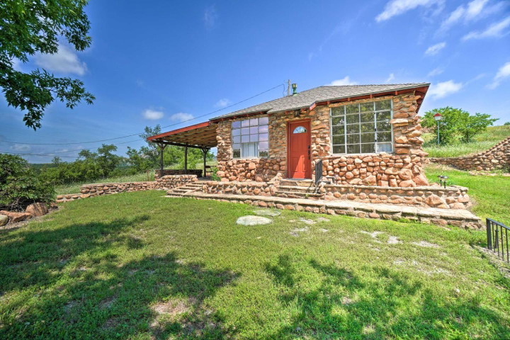 Enchanting Hilltop Cottage In Medicine Park! - Lake Lawtonka, OK