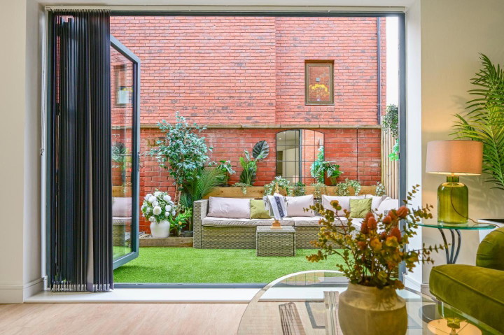 Luxurious 5 Star City Center House, Garage Parking, Patio - Chester